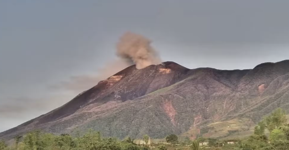 Kanlaon Volcano Shows Increased Ash Emissions and Earthquakes – Rapid ...